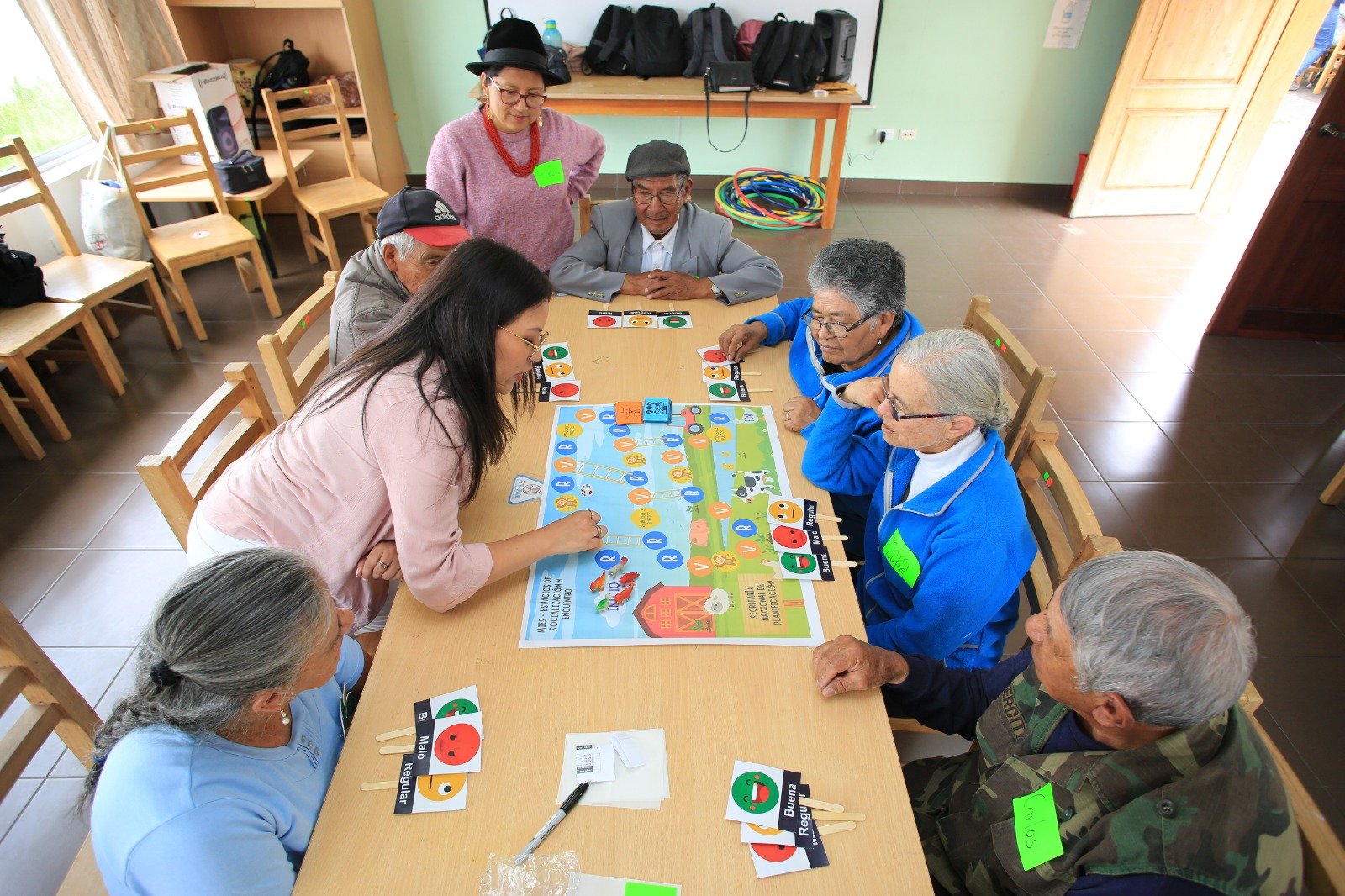 Encuentros de apoyo y socialización para adultos mayores ...